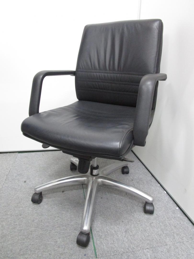 【中古】 KWC-115LA-Z9-T1 イトーキ/ITOKI 肘付ハイバックチェア 170175 - 中古オフィス家具ならオフィスバスターズ