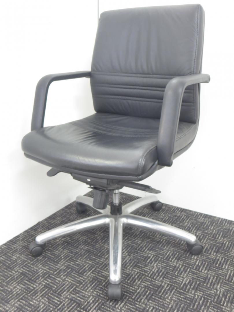 【中古】 KWC115LA-Z9 イトーキ/ITOKI 肘付ハイバックチェア 207558 - 中古オフィス家具ならオフィスバスターズ