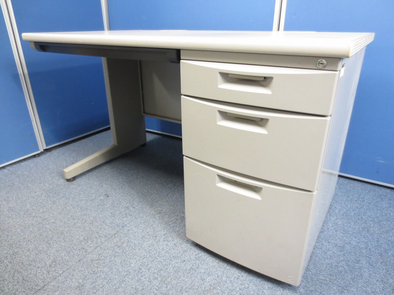 【中古】CZデスク イトーキ/ITOKI 片袖机 215093 - 中古オフィス家具ならオフィスバスターズ