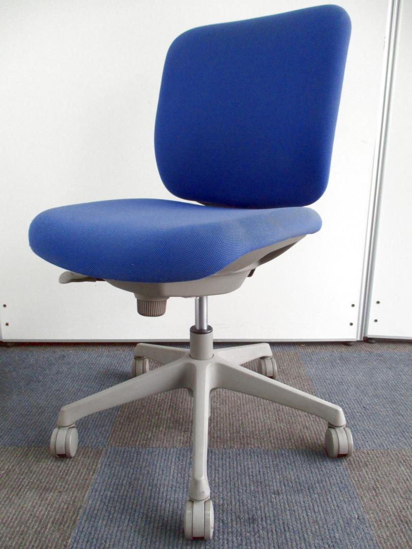 【中古】CG-Rチェア CN33GR FM36 オカムラ/okamura 肘無ローバックチェア 217152 - 中古オフィス家具ならオフィスバスターズ