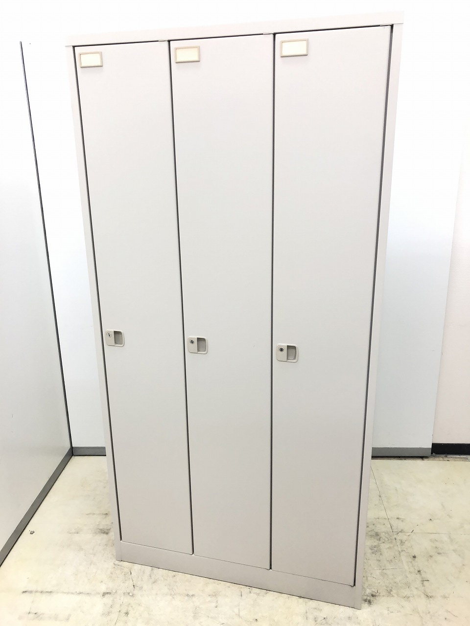 【中古】L型 HDL-0931SS-WE イトーキ/ITOKI 3人用更衣ロッカー 226906 - 中古オフィス家具ならオフィスバスターズ