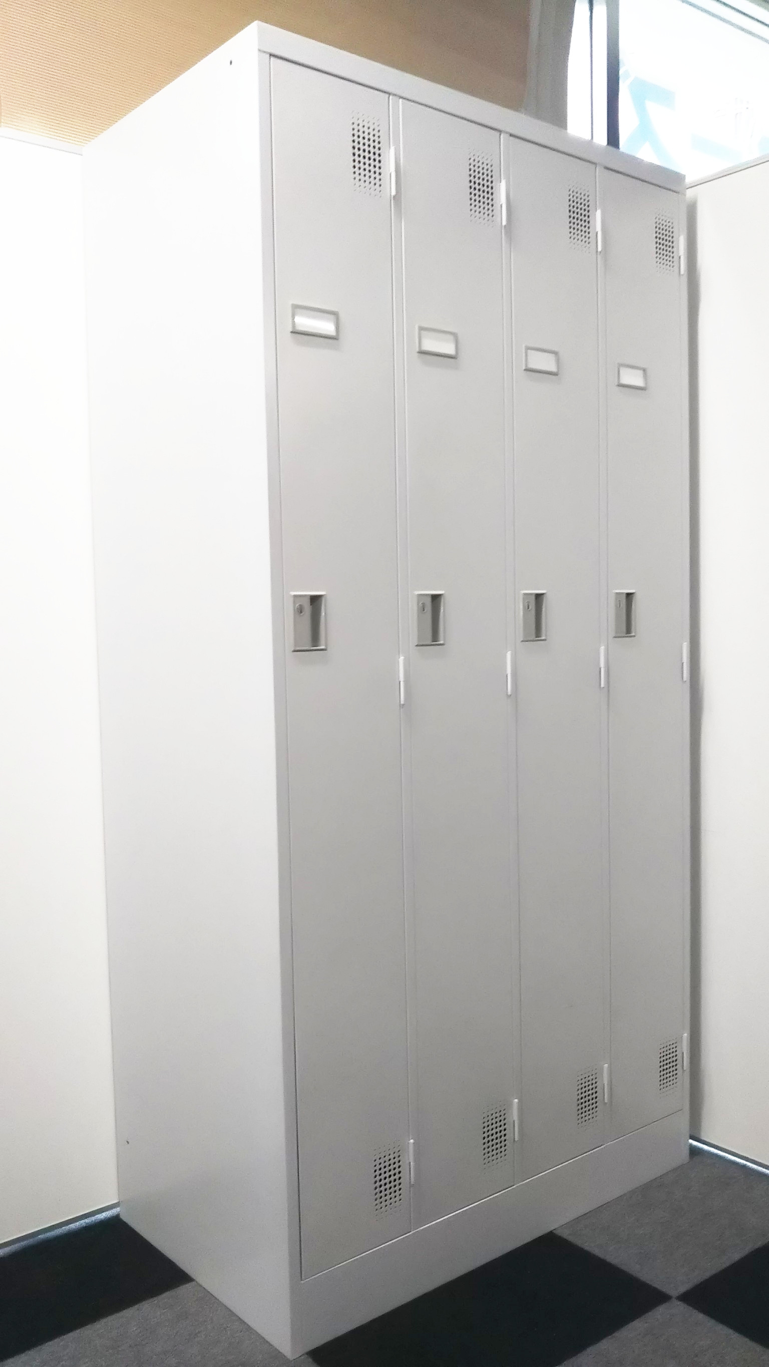 【中古】TLKロッカー TLK-S4 豊国工業 4人用更衣ロッカー 235852 - 中古オフィス家具ならオフィスバスターズ