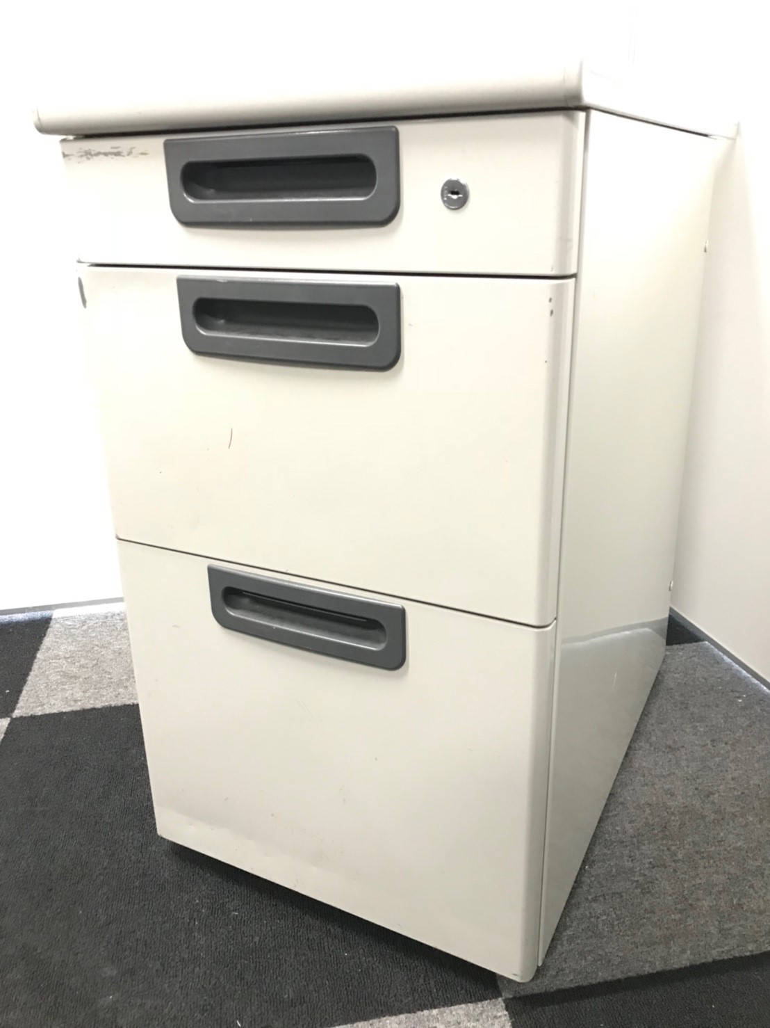 【中古】 RY-047D-3 LGY プラス/PLUS 脇机3段 239336 - 中古オフィス家具ならオフィスバスターズ