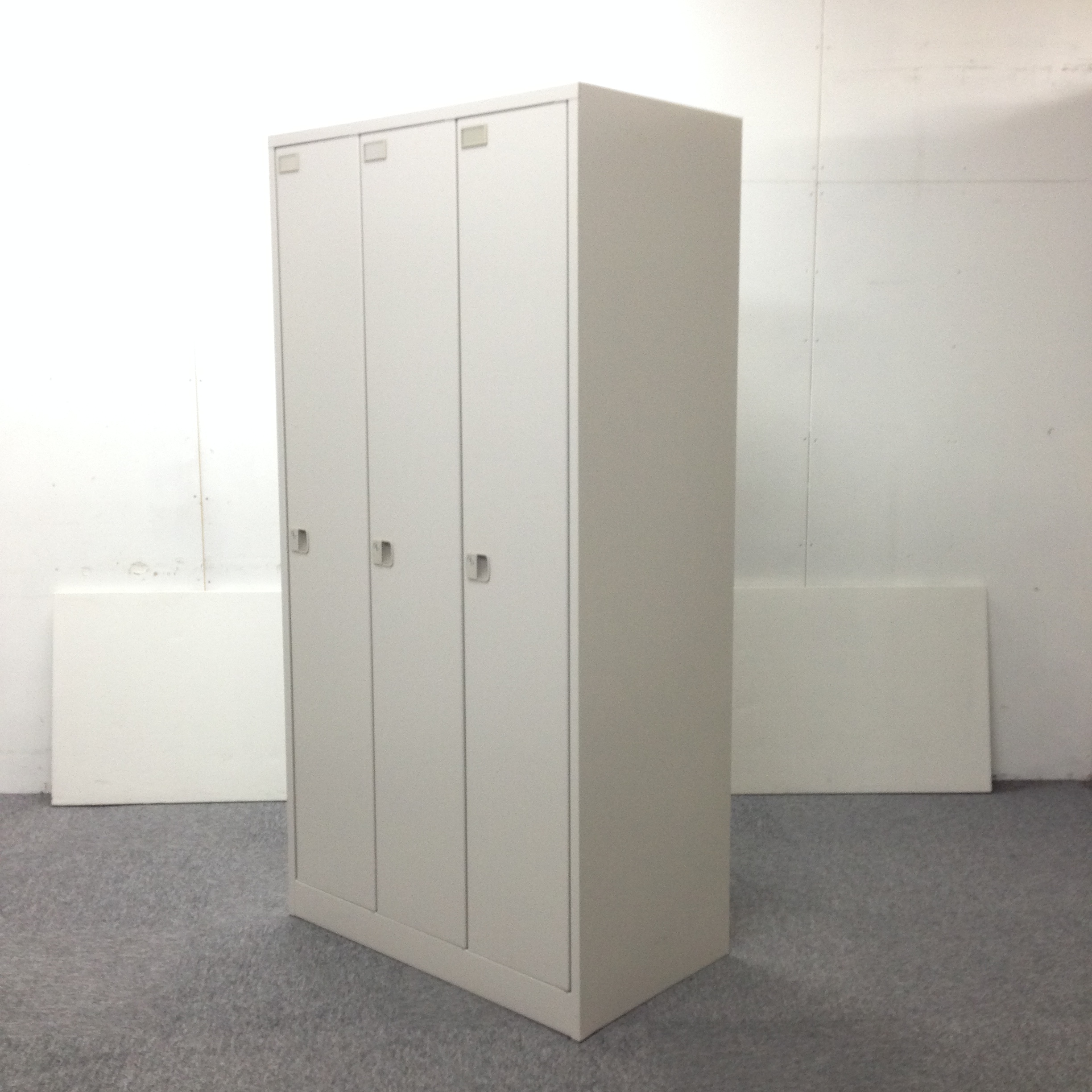 【中古】L型 HDL-0931SS-WE イトーキ/ITOKI 3人用更衣ロッカー 247253 - 中古オフィス家具ならオフィスバスターズ