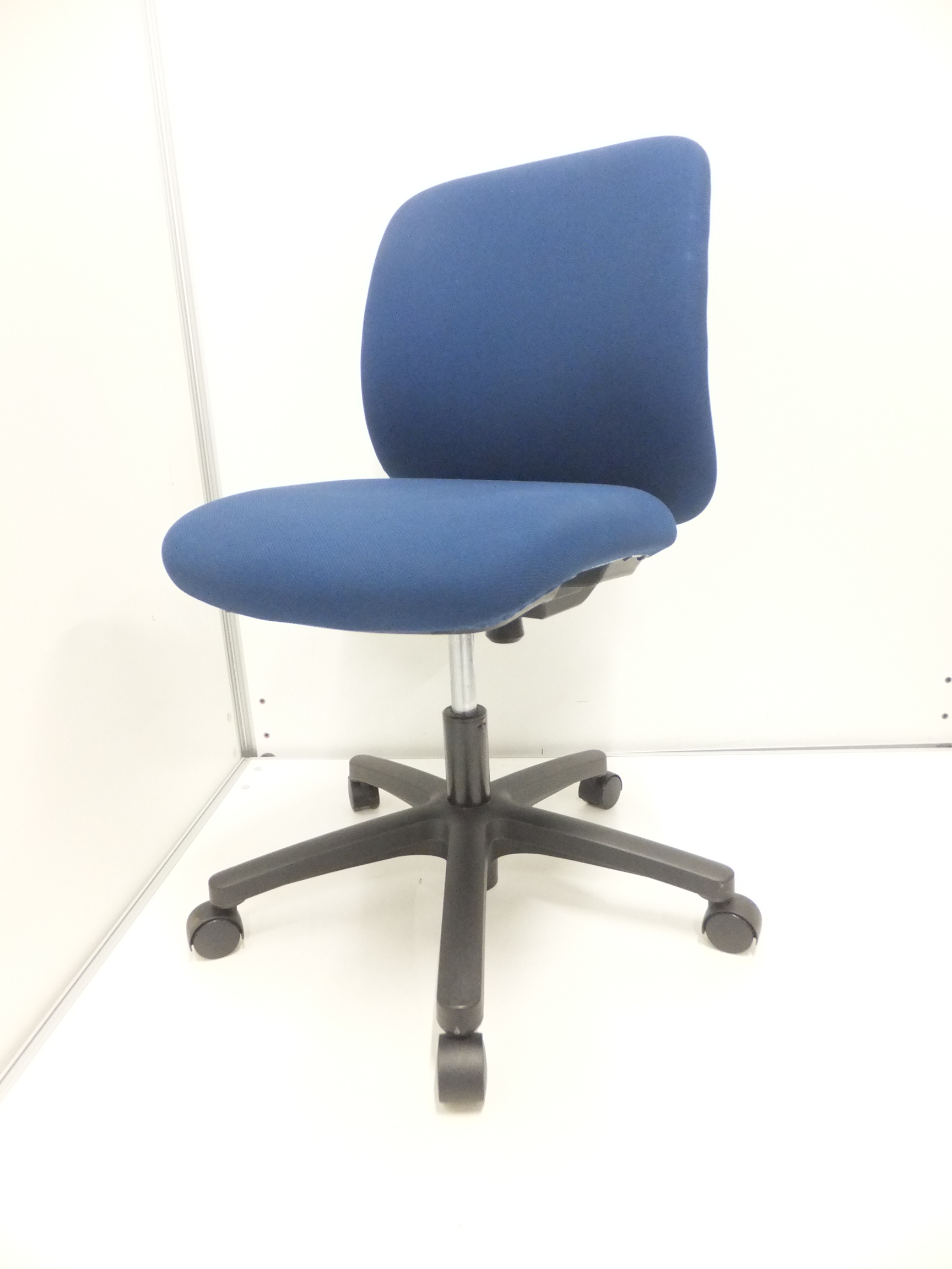 【中古】ボニートチェア KT-140 イトーキ/ITOKI 肘無ローバックチェア 248619 - 中古オフィス家具ならオフィスバスターズ