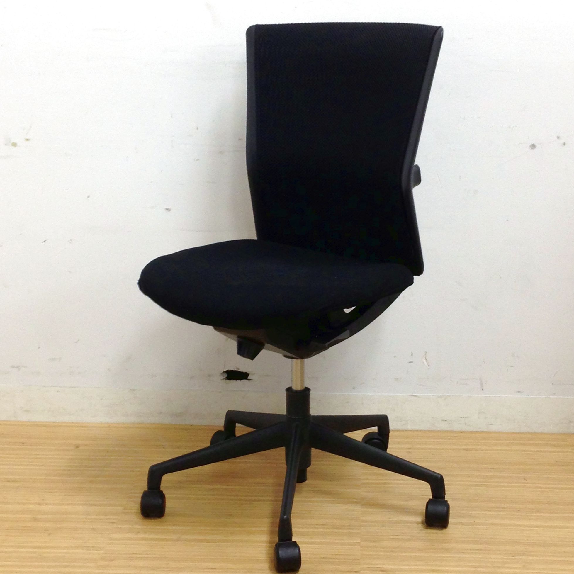 【中古】アクトディアチェア Actdia AA-10B ウチダ/UCHIDA 肘無ローバックチェア 254288 - 中古オフィス家具ならオフィスバスターズ