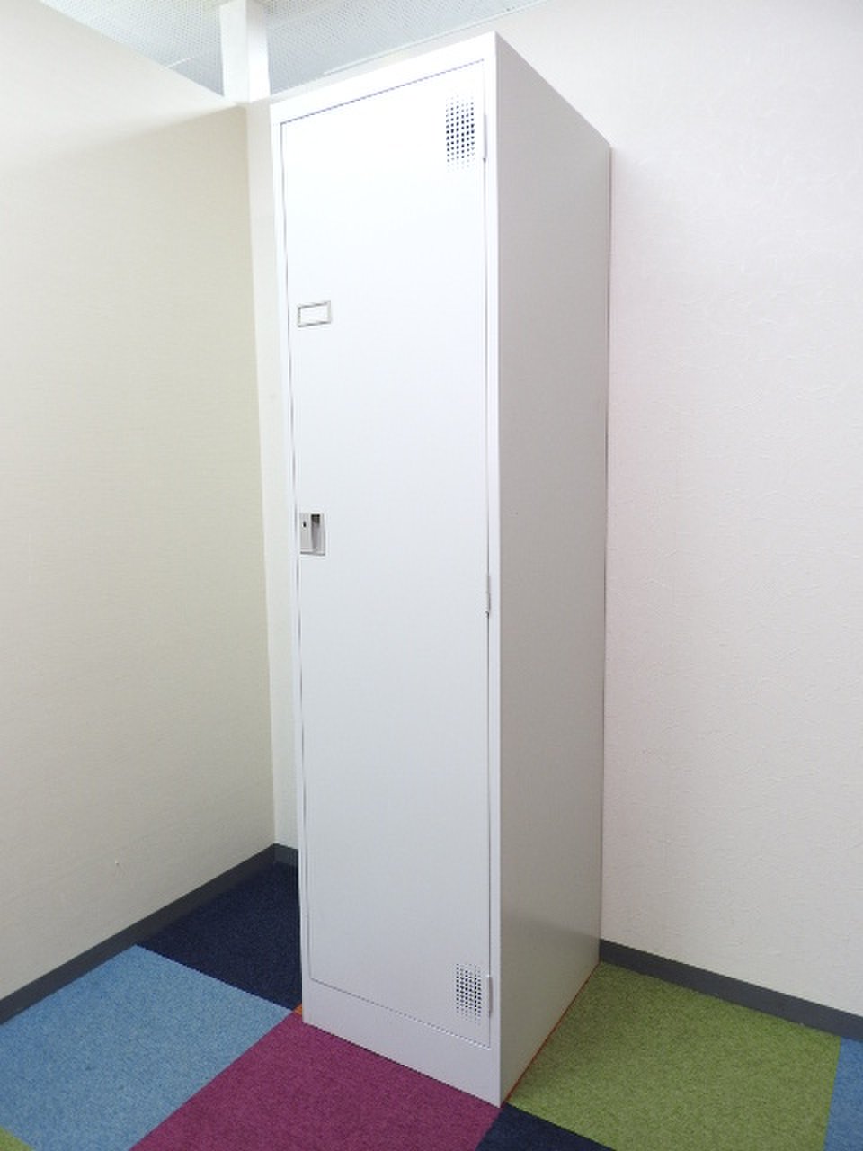 【中古】TLKロッカー TLK-S1 豊国工業 1人用更衣ロッカー 256200 - 中古オフィス家具ならオフィスバスターズ