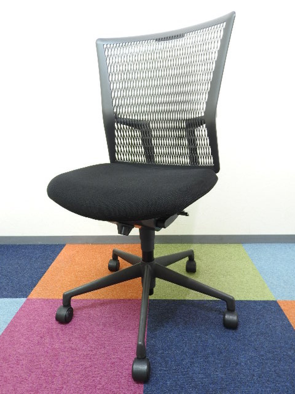 【中古】アクトディアチェア Actdia AA-10B ウチダ/UCHIDA 肘無ミドルバックチェア 258600 - 中古オフィス家具ならオフィスバスターズ