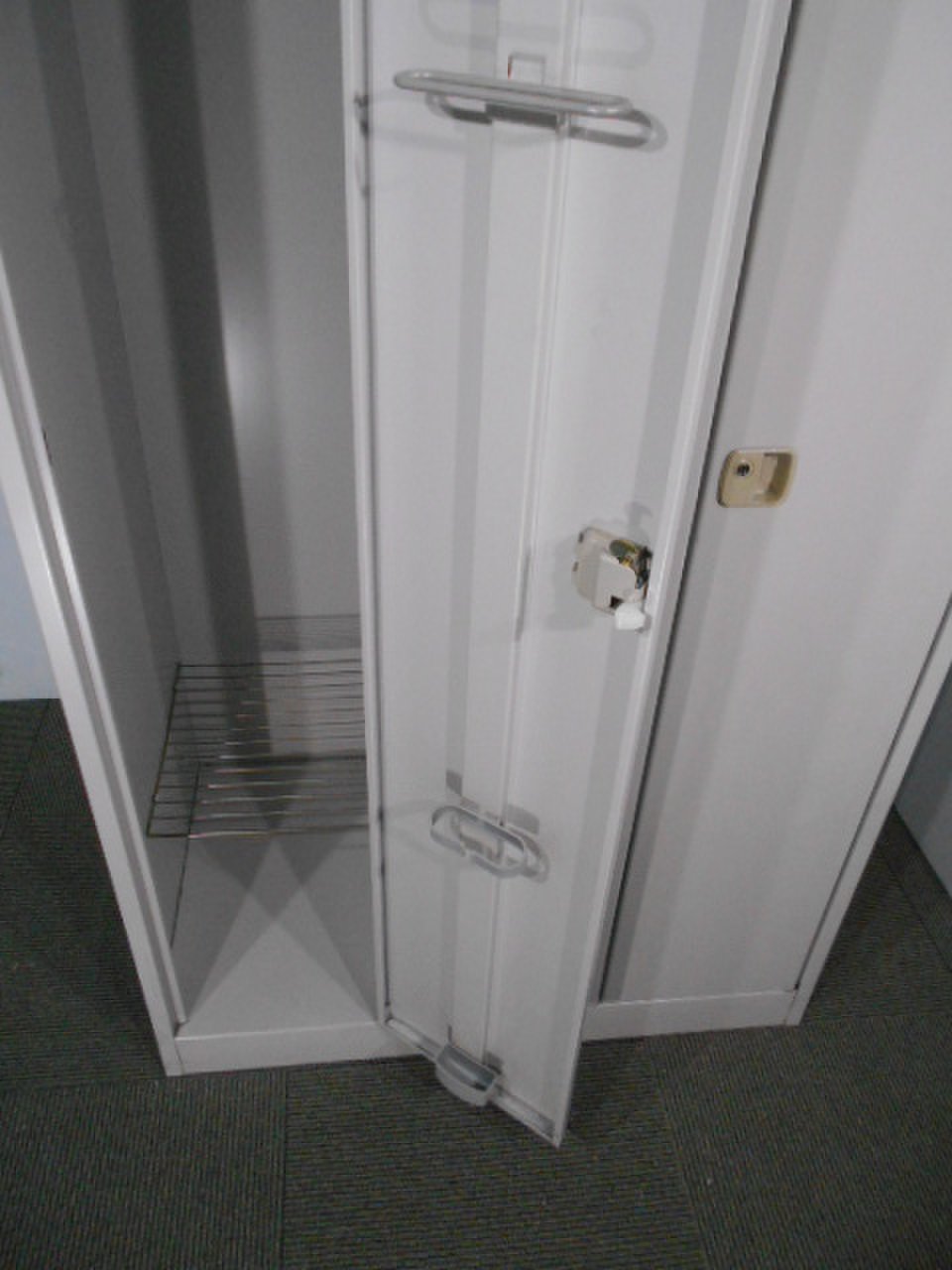 【中古】L型 HDL-0931SS-WE イトーキ/ITOKI 3人用更衣ロッカー 261603 - 中古オフィス家具ならオフィスバスターズ