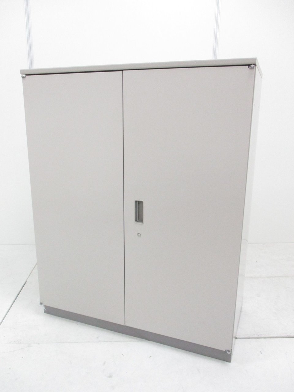 【中古】シンライン HTM-109HSS-WE イトーキ/ITOKI ローキャビネット／両開き 262684 - 中古オフィス家具ならオフィスバスターズ