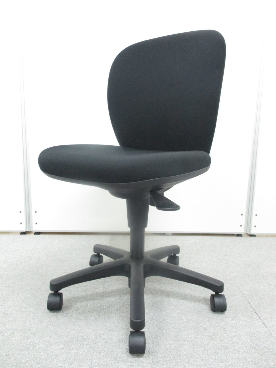 【中古】リエットチェア KFS-740GB-T1.T1 イトーキ/ITOKI 肘無ローバックチェア 262960 - 中古オフィス家具なら ...