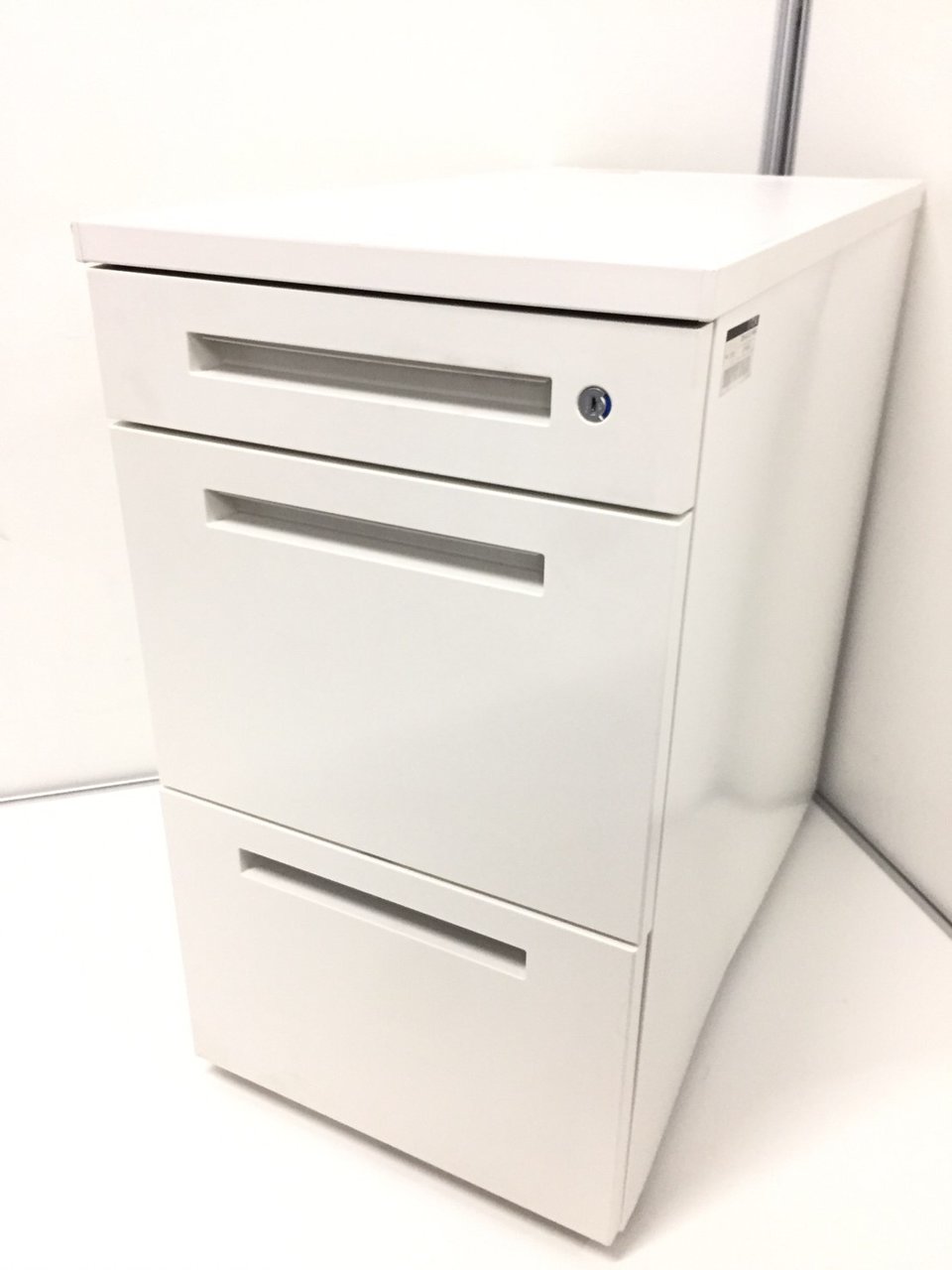 【中古】CZR イトーキ/ITOKI 脇机3段 264591 - 中古オフィス家具ならオフィスバスターズ