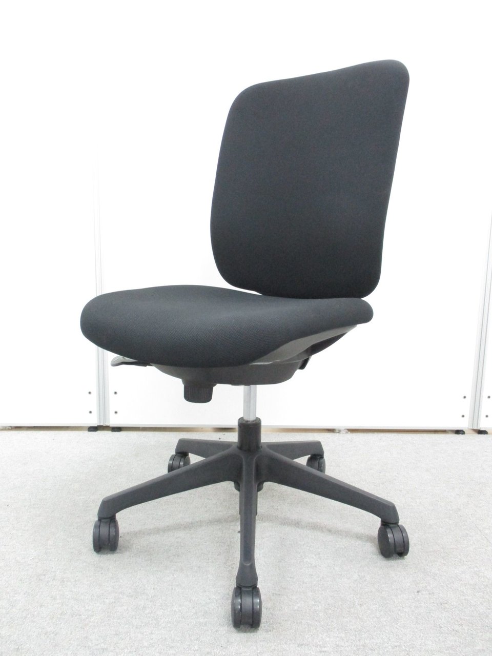 【中古】CG-Rチェア CN35ZR FM31 オカムラ/okamura 肘無ハイバックチェア 270502 - 中古オフィス家具ならオフィスバスターズ