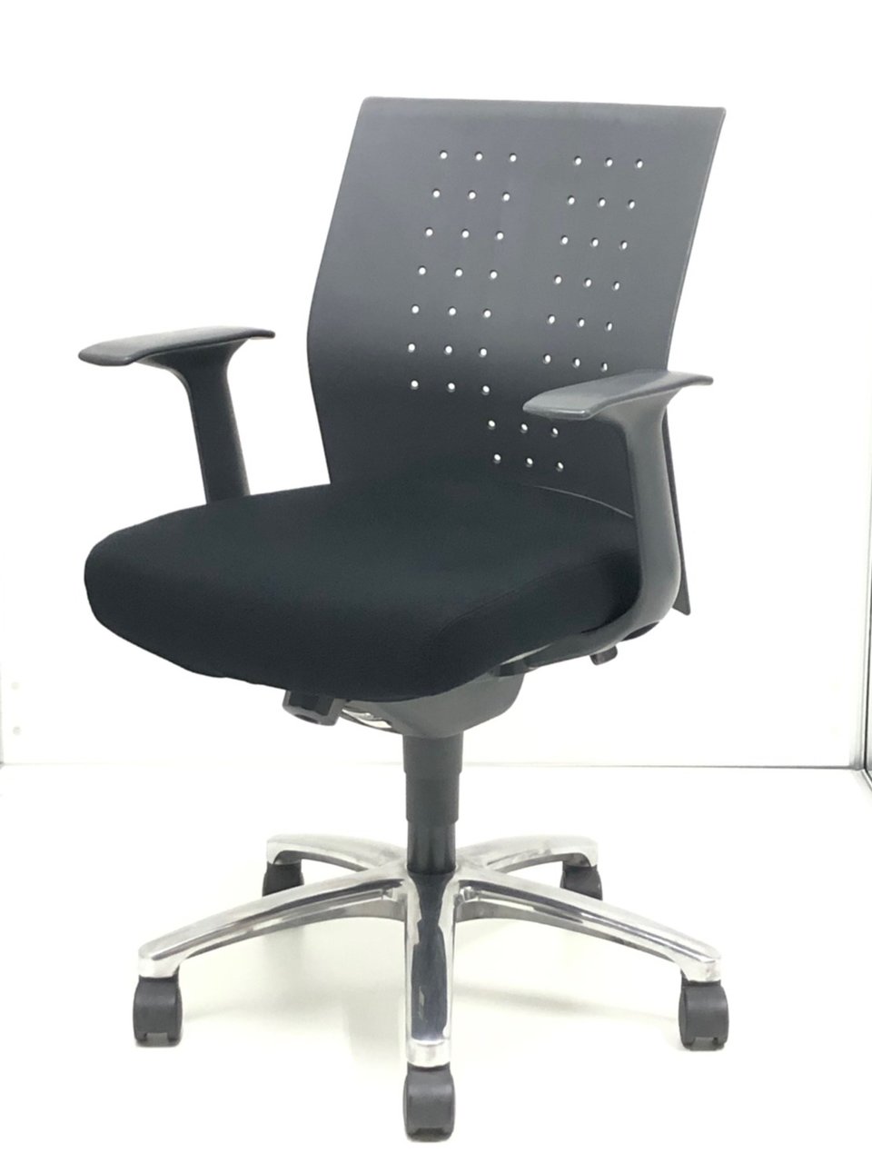 【中古】エクサージュチェア コクヨ/KOKUYO 肘付ローバックチェア 270535 - 中古オフィス家具ならオフィスバスターズ