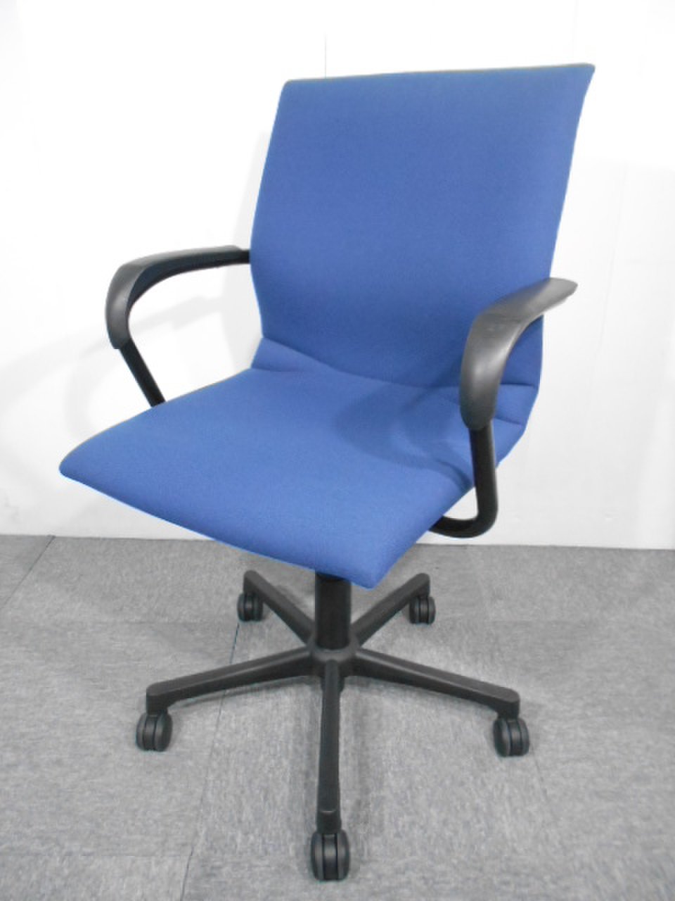 【中古】プロテジェチェア 4331223 Steelcase/スチールケース 肘付ローバックチェア 270972 - 中古オフィス家具なら ...