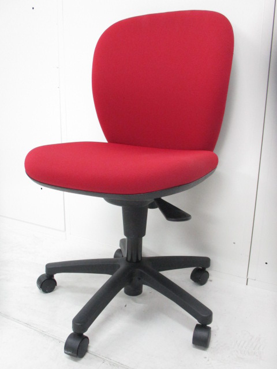 【中古】リエットチェア KFS-740GB-T1 M5 イトーキ/ITOKI 肘無ローバックチェア 272451 - 中古オフィス家具なら ...