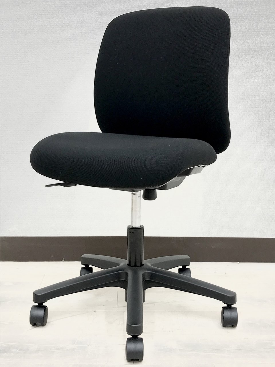 【中古】ボニートチェア KT-140GK-T1T1 イトーキ/ITOKI 肘無ローバックチェア 273491 - 中古オフィス家具ならオフィスバスターズ