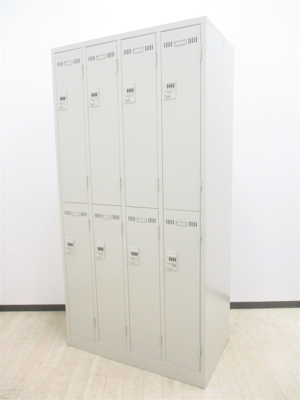 【新古品】SLDロッカー SLD-8-D 生興 8人用更衣ロッカー 280193 - 中古オフィス家具ならオフィスバスターズ