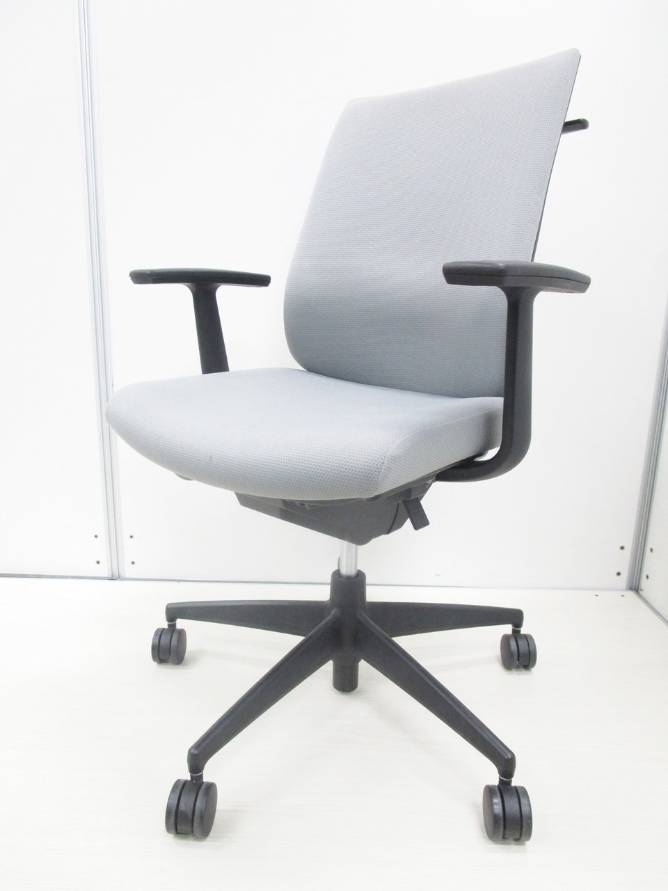 【中古】ウィザードチェア CRS-G1822F6 コクヨ/KOKUYO 肘付ハイバックチェア 280414 - 中古オフィス家具ならオフィスバスターズ