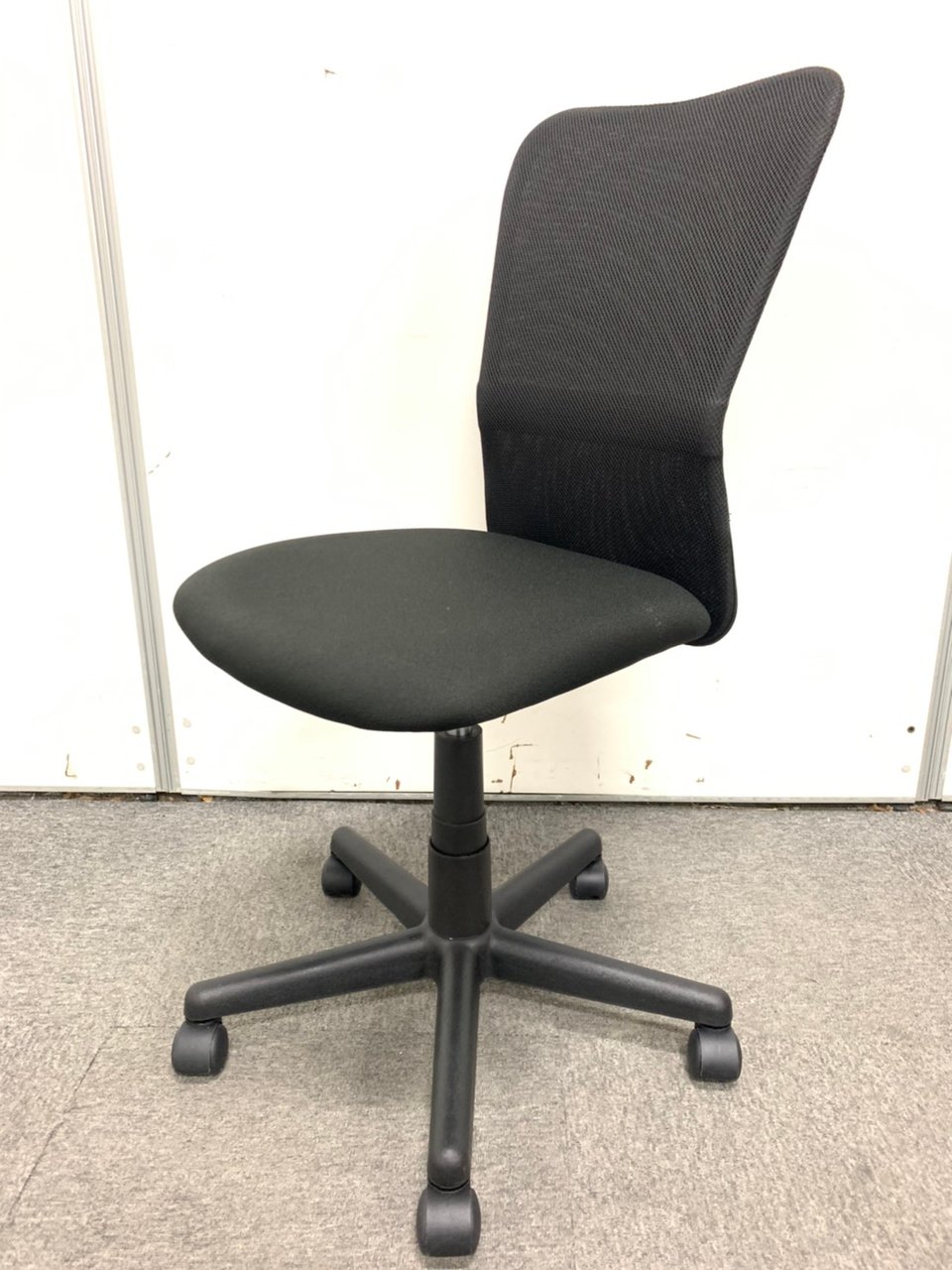 【中古】 SNC-NET18 肘無ローバックチェア 289142 - 中古オフィス家具ならオフィスバスターズ