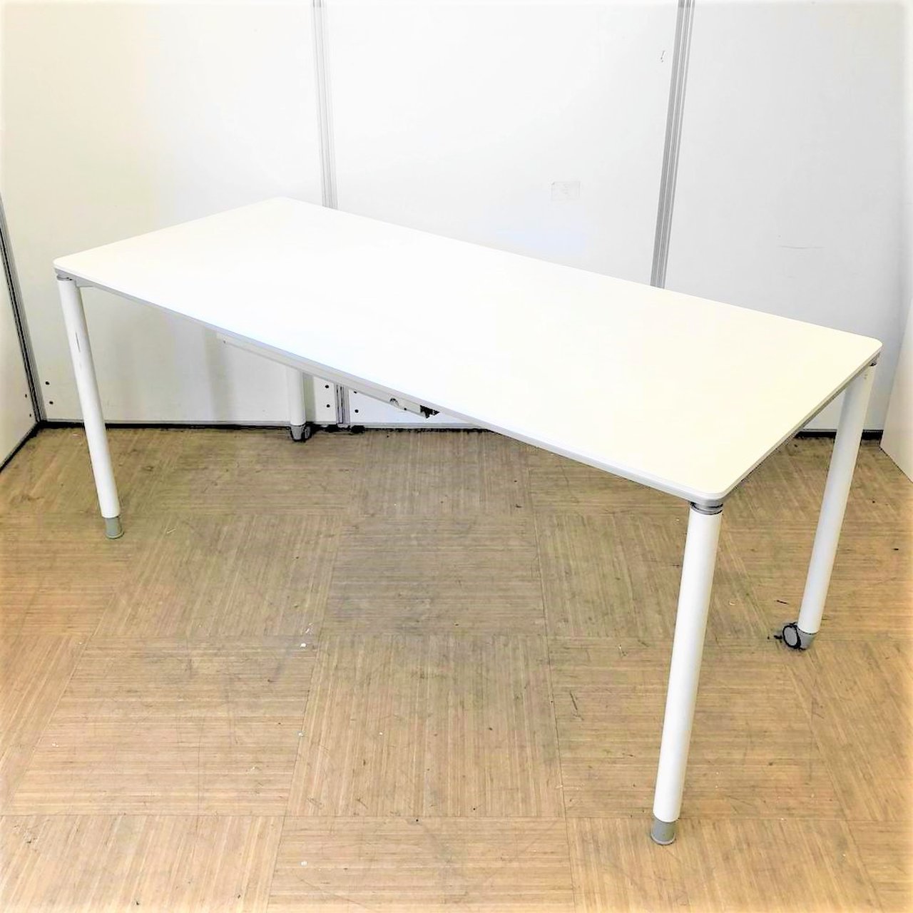 【中古】アプションフリー オカムラ/okamura 平机 290072 - 中古オフィス家具ならオフィスバスターズ