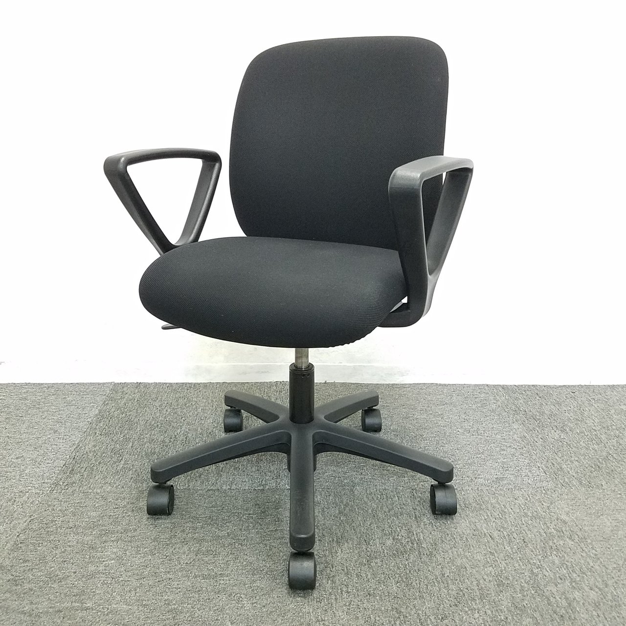 【中古】ボニートチェア KT-140GK-T1T1 イトーキ/ITOKI 肘付ローバックチェア 298915 - 中古オフィス家具ならオフィスバスターズ