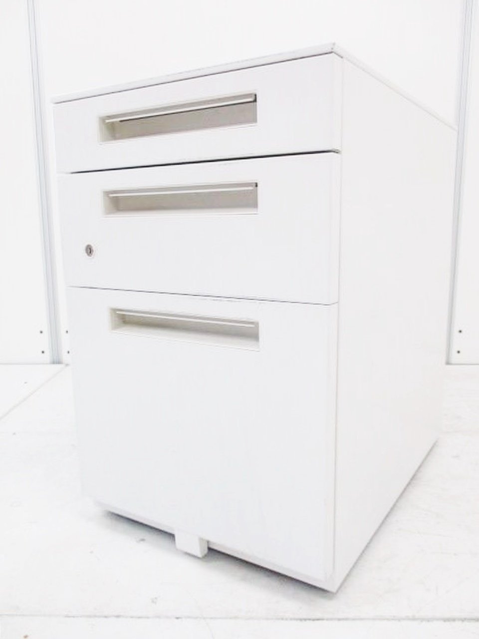 【中古】WAGON イナバ/INABA ワゴン3段 298936 - 中古オフィス家具ならオフィスバスターズ