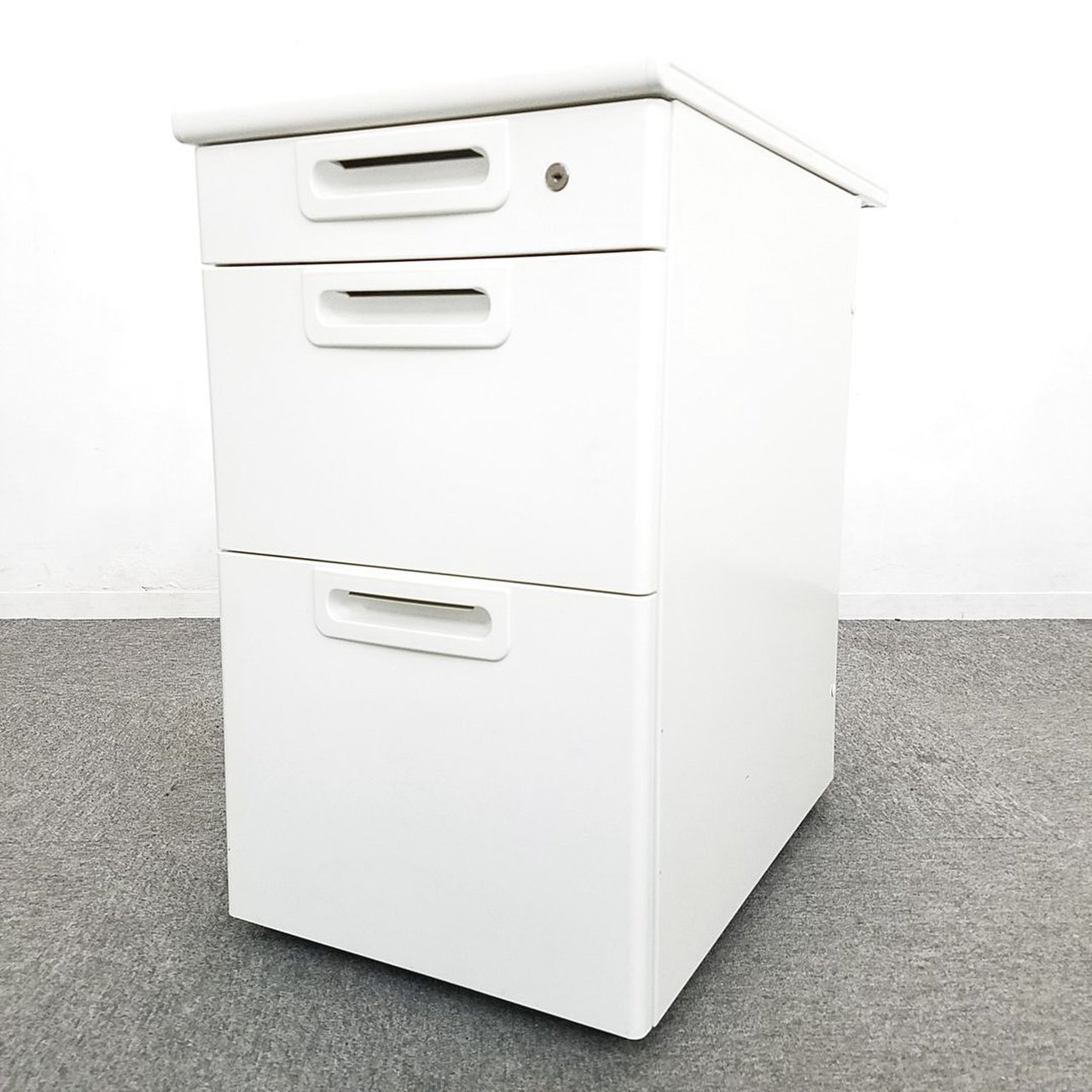 【中古】LA RY-047D-3 プラス/PLUS 脇机3段 303932 - 中古オフィス家具ならオフィスバスターズ