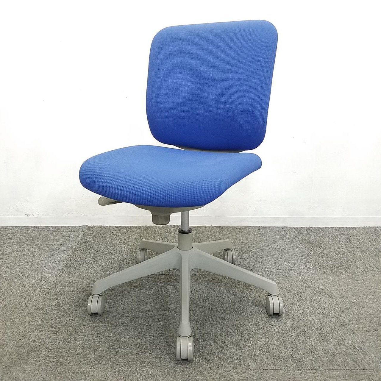 【中古】CG-Rチェア CN33GR FM36 オカムラ/okamura 肘無ローバックチェア 312157 - 中古オフィス家具ならオフィスバスターズ