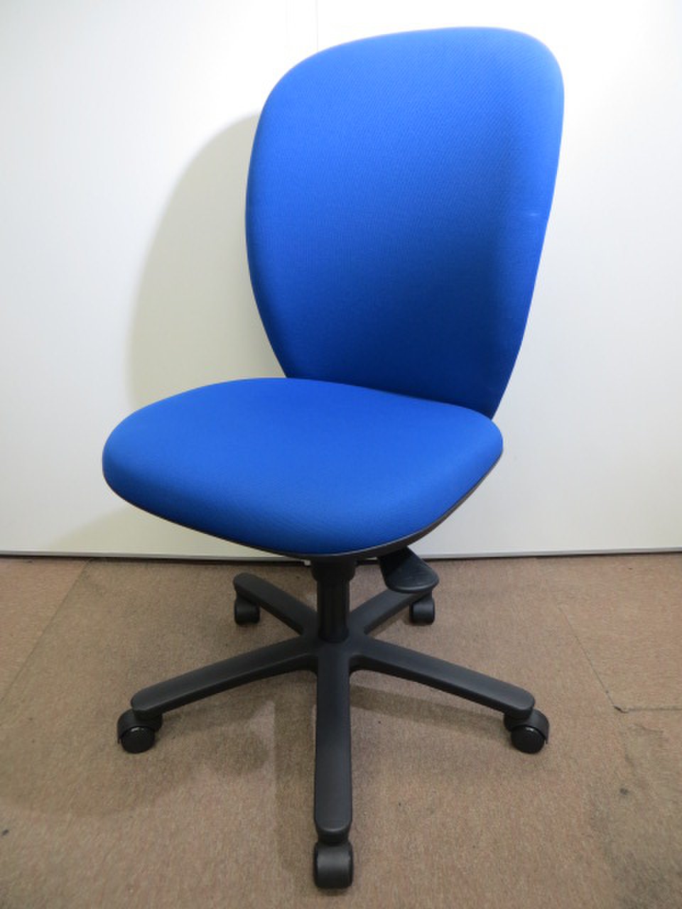 【中古】リエットチェア KFS-730GB-T1 イトーキ/ITOKI 肘無ハイバックチェア 312442 - 中古オフィス家具ならオフィスバスターズ