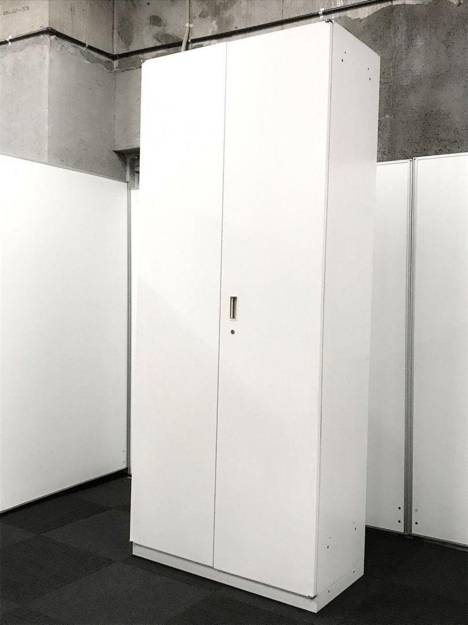 【中古】シンライン HTM-219HWSN イトーキ/ITOKI ローキャビネット／両開き 314463 - 中古オフィス家具ならオフィスバスターズ