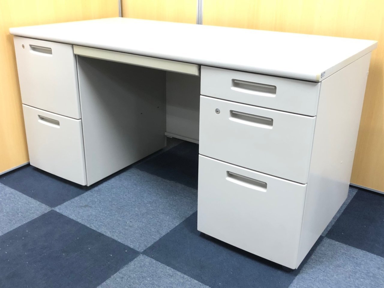 【中古】新BSシリーズ コクヨ/KOKUYO 両袖机 324808 - 中古オフィス家具ならオフィスバスターズ