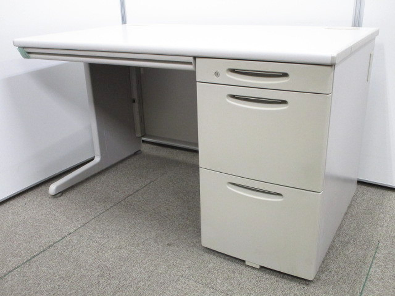 【中古】SDシリーズ DS16GF-MB51 オカムラ/okamura 片袖机 335073 - 中古オフィス家具ならオフィスバスターズ