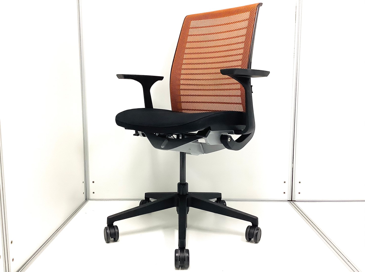 【中古】 465A300 Steelcase/スチールケース 肘付ハイバックチェア 335931 - 中古オフィス家具ならオフィスバスターズ