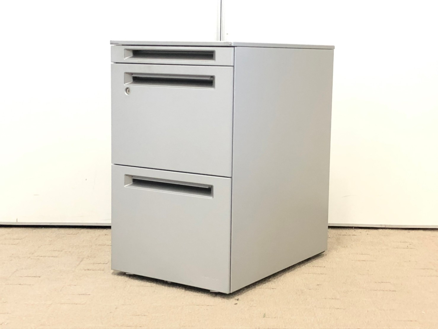 【中古】プロユニット オカムラ/okamura ワゴン3段 341111 - 中古オフィス家具ならオフィスバスターズ