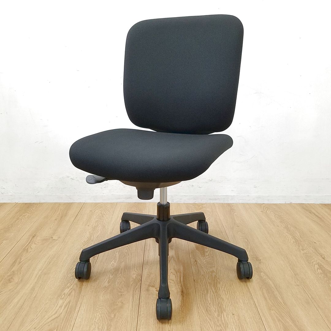 【中古】CG-Rチェア CN33ZR FM31 オカムラ/okamura 肘無ローバックチェア 362834 - 中古オフィス家具ならオフィスバスターズ