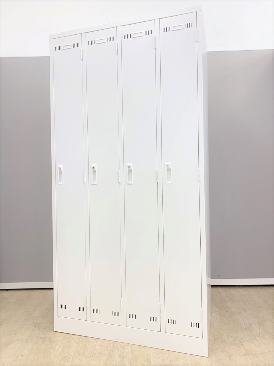 【中古】SLK SLKW-4 生興 4人用更衣ロッカー 364087 - 中古オフィス家具ならオフィスバスターズ