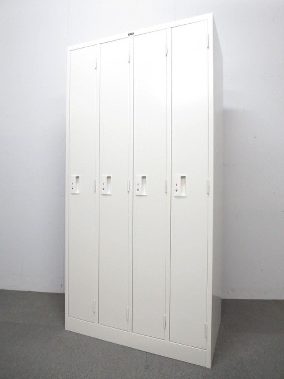 【中古】BFI ロッカー BFI-4 井上金庫 4人用更衣ロッカー 365124 - 中古オフィス家具ならオフィスバスターズ