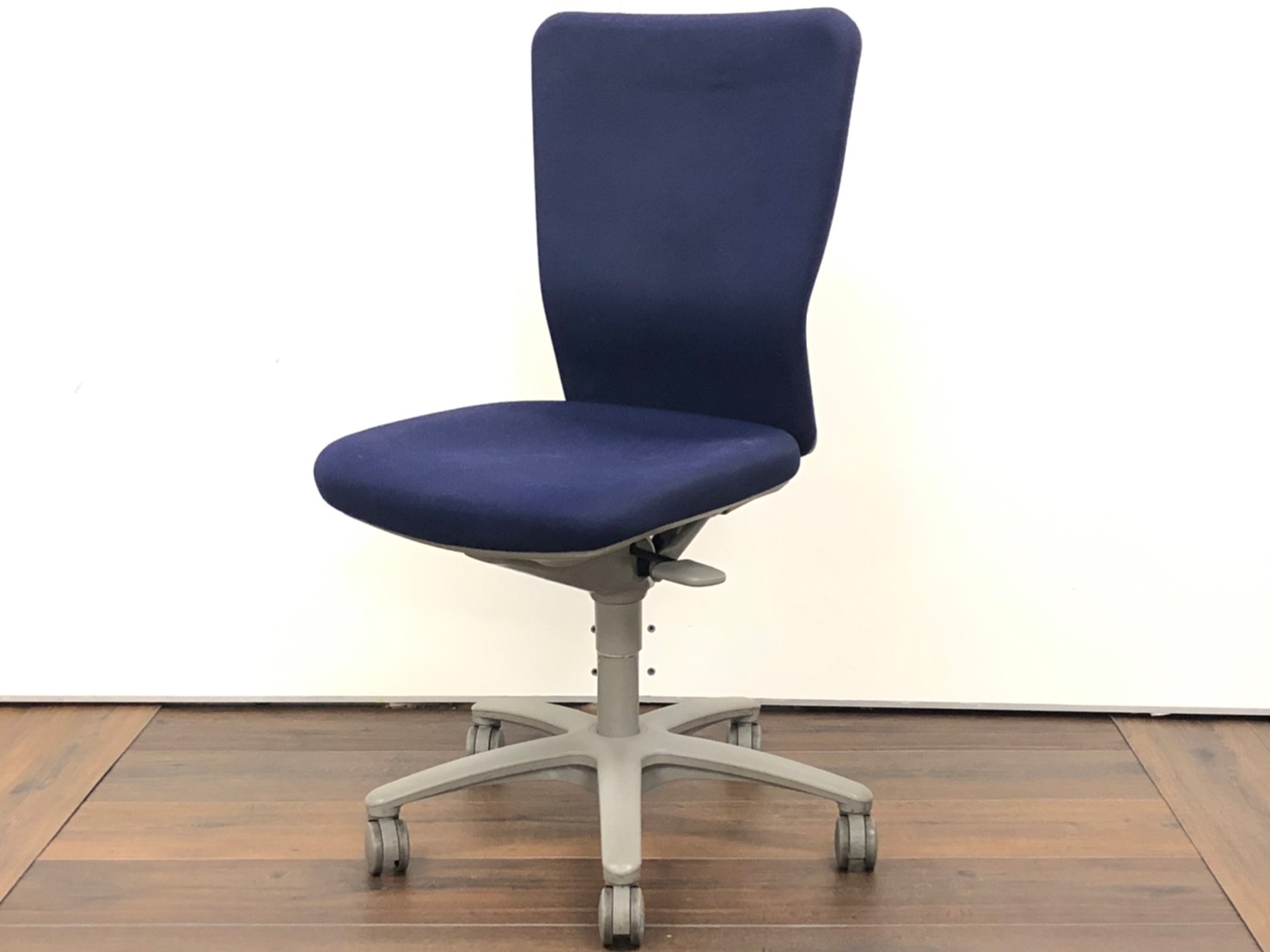 【中古】カロッツァチェア オカムラ/okamura 肘無ハイバックチェア 371026 - 中古オフィス家具ならオフィスバスターズ