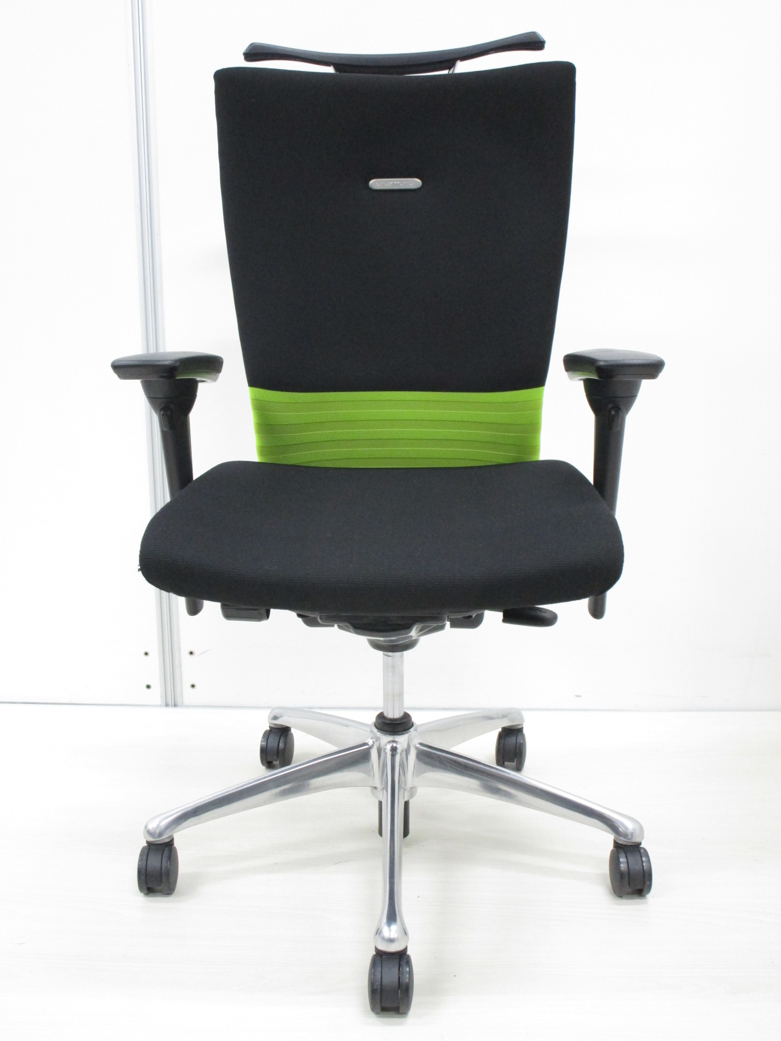 【中古】フィーゴチェア オカムラ/okamura 肘付ハイバックチェア 372539 - 中古オフィス家具ならオフィスバスターズ