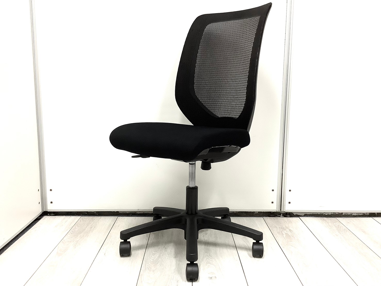 【中古】コルト KT-230JD-T1T1T1 イトーキ/ITOKI 肘無ハイバックチェア 374200 - 中古オフィス家具ならオフィスバスターズ