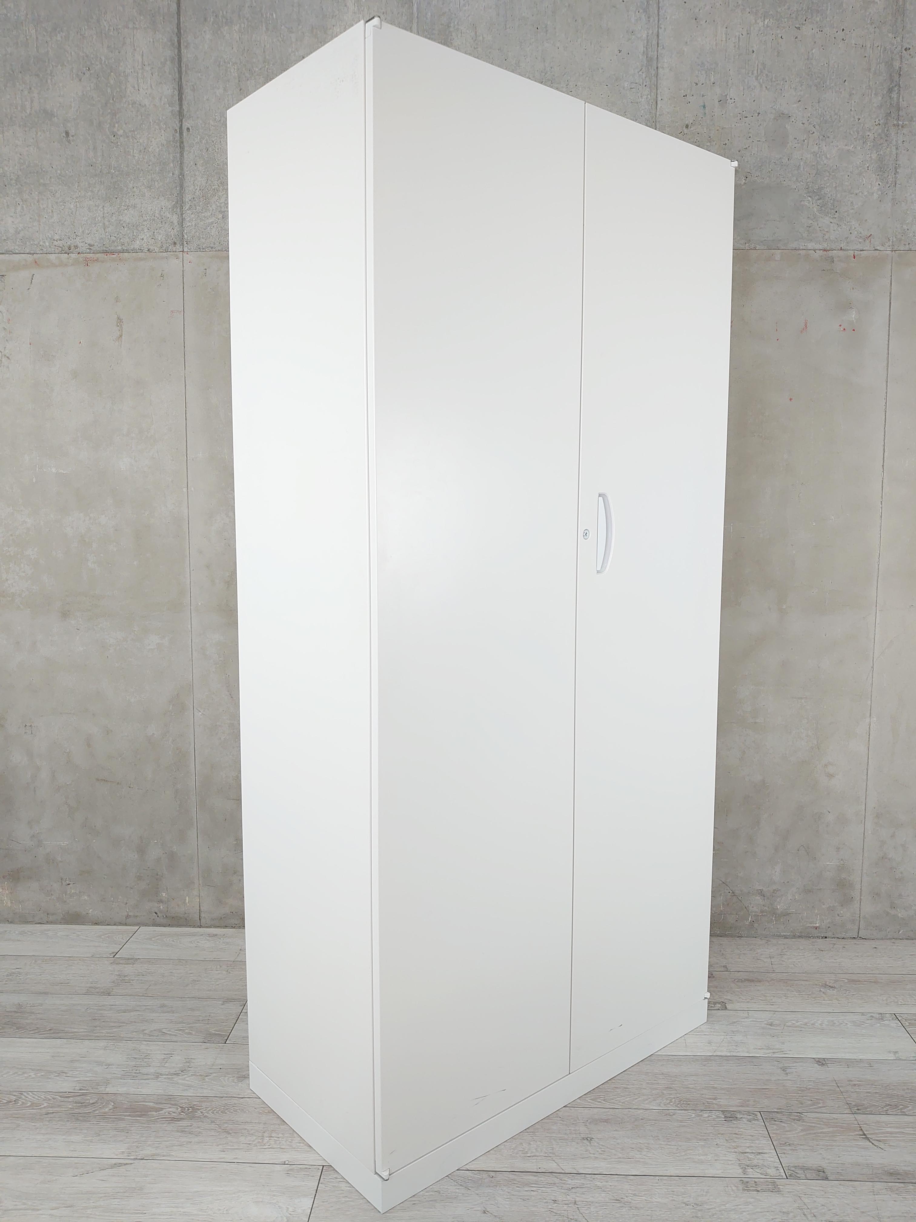 【中古】QUWALL RW45-18H 生興 ハイキャビネット／両開き 374334 - 中古オフィス家具ならオフィスバスターズ