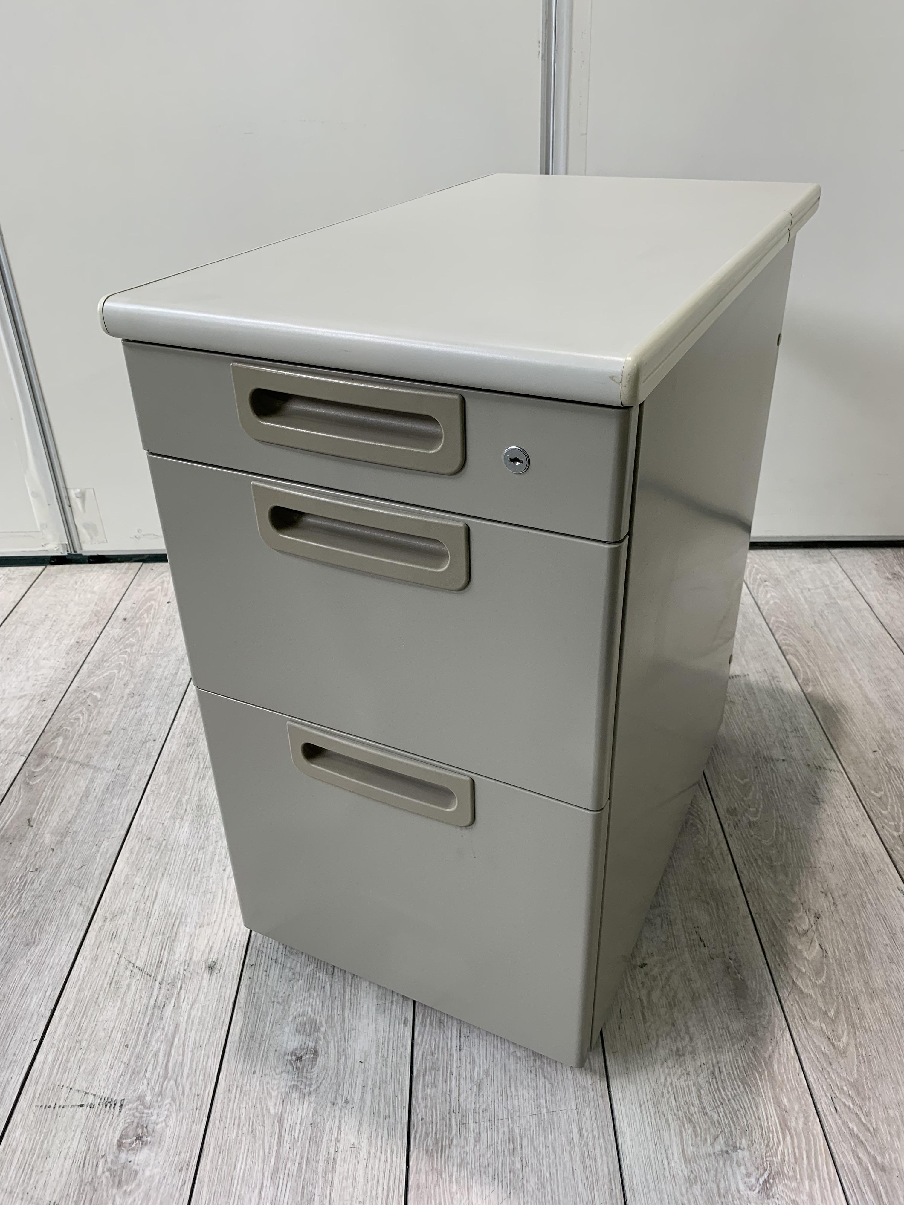 【中古】LA RY-047D-3 LGY プラス/PLUS 脇机3段 374960 - 中古オフィス家具ならオフィスバスターズ