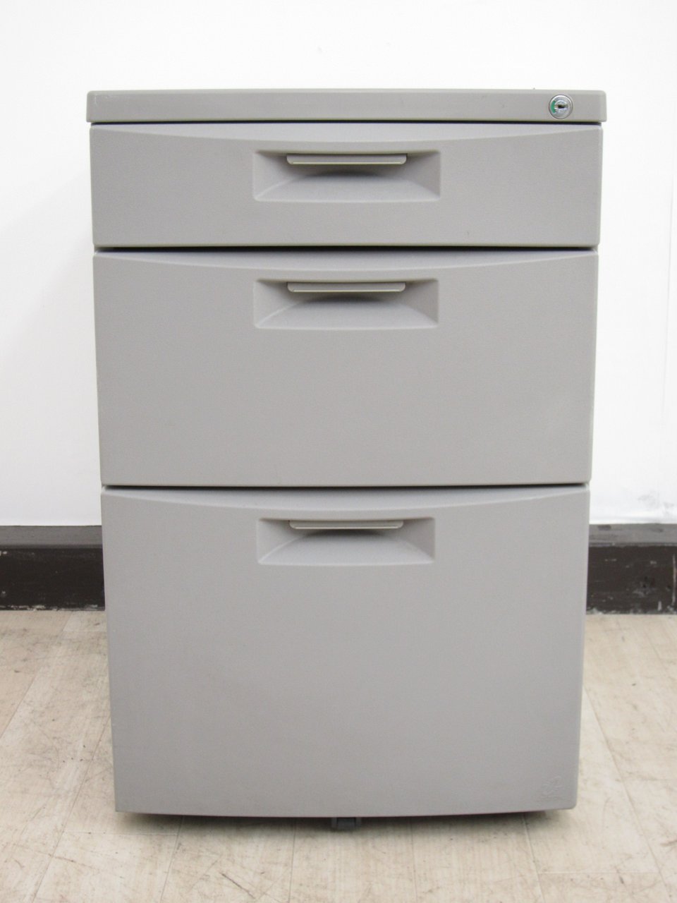 【中古】CZシリーズ イトーキ/ITOKI ワゴン3段 379269 - 中古オフィス家具ならオフィスバスターズ