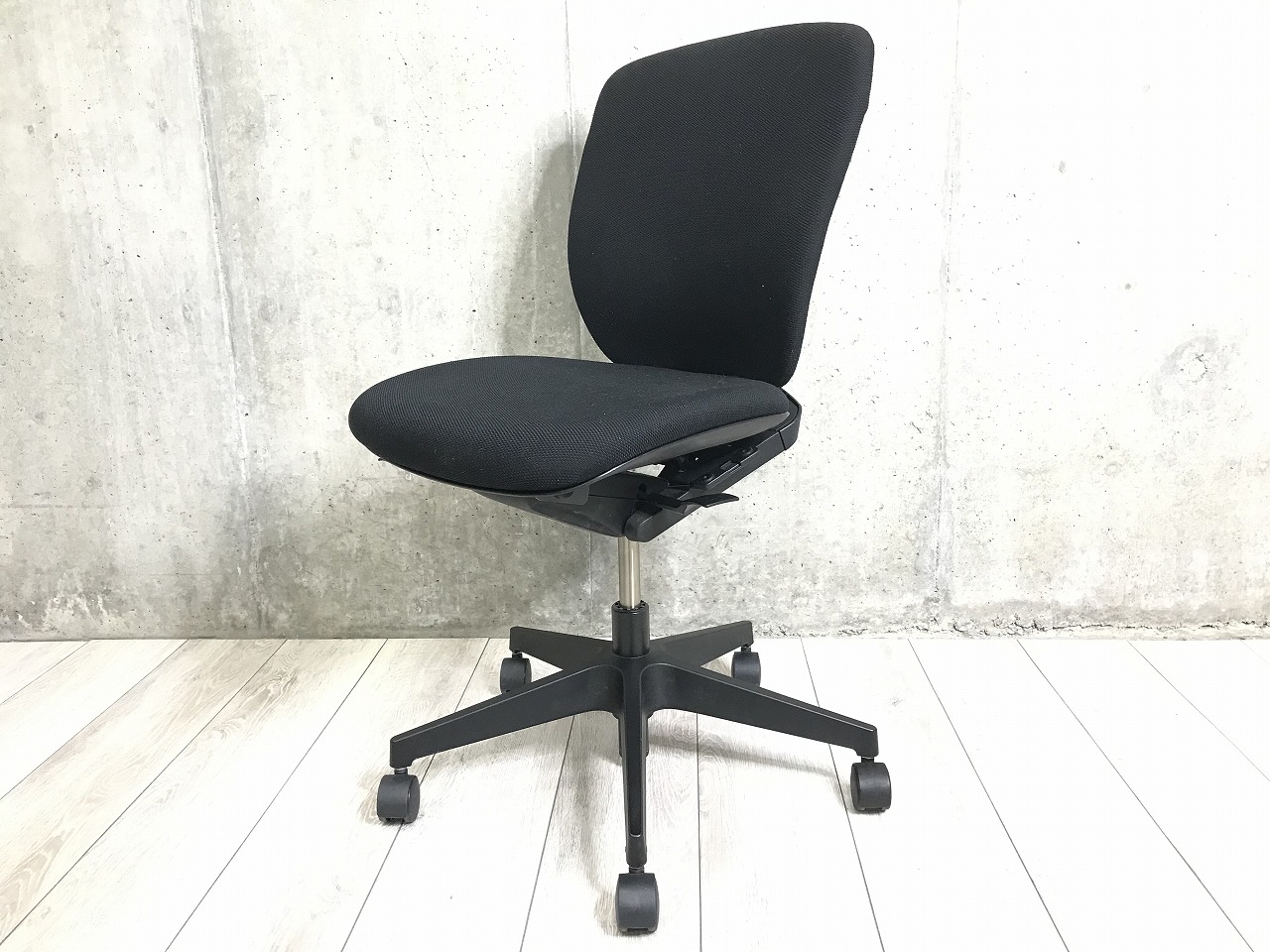 【中古】プラオチェア KE-240GS-T1T1 イトーキ/ITOKI 肘無ローバックチェア 383111 - 中古オフィス家具ならオフィスバスターズ