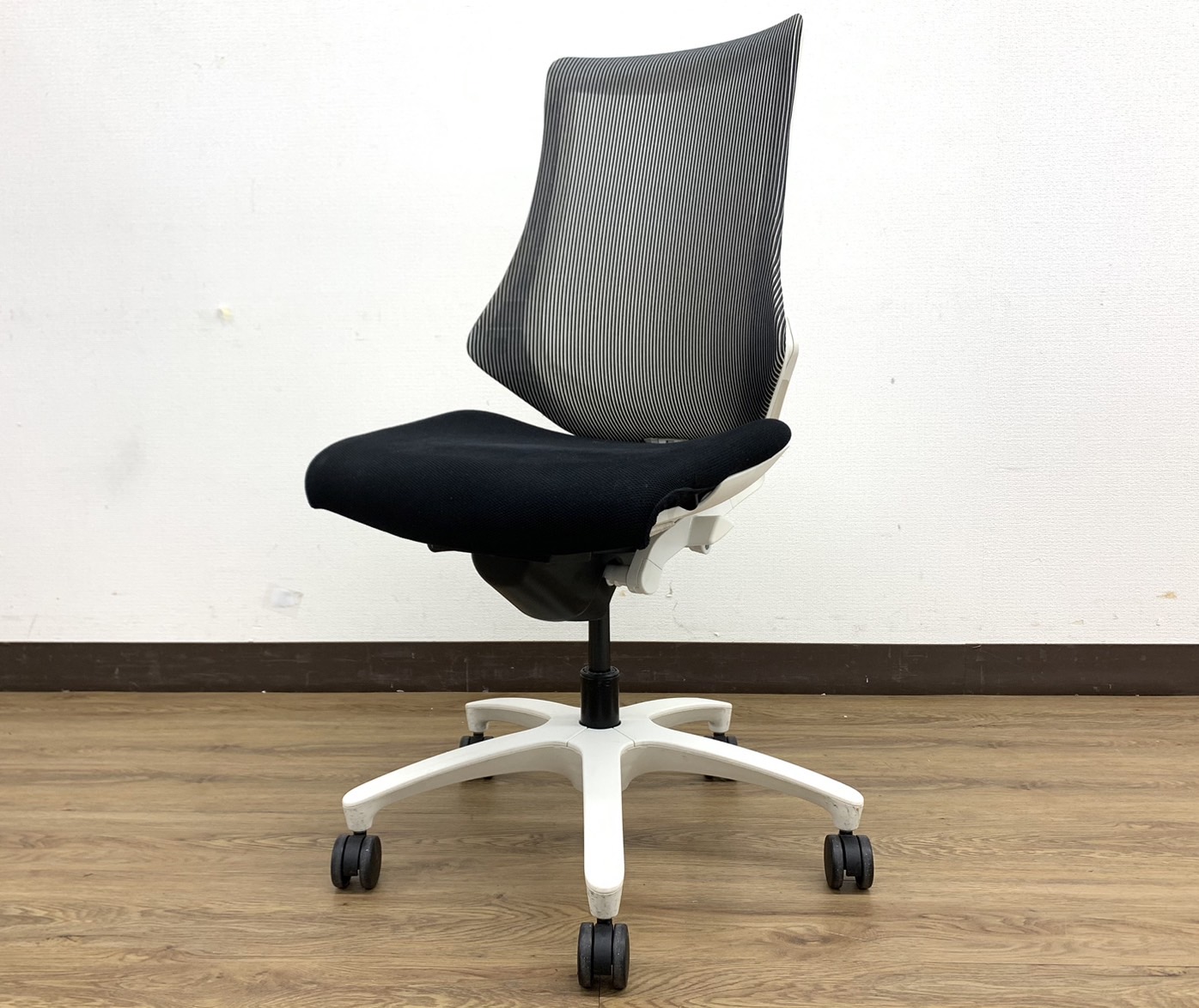 【中古】エフメッシュ KF-370JA-W9T1W9 イトーキ/ITOKI 肘無ハイバックチェア 383348 - 中古オフィス家具ならオフィスバスターズ