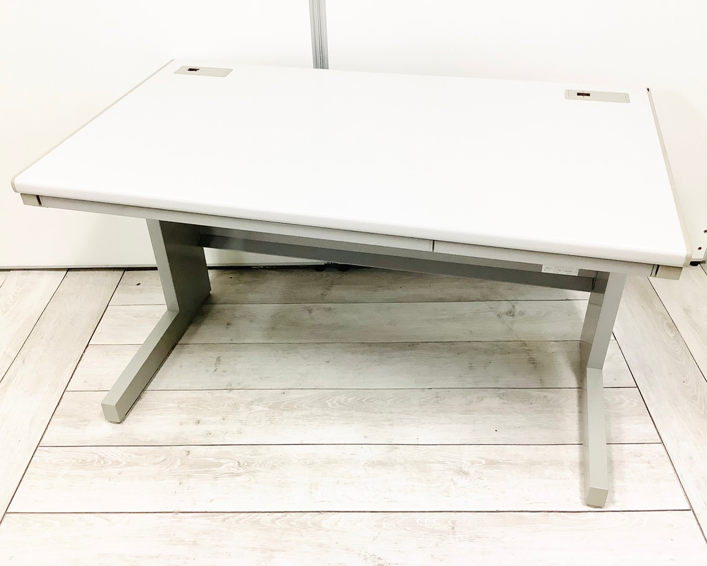 【中古】FEED ウチダ/UCHIDA 平机 385981 - 中古オフィス家具ならオフィスバスターズ