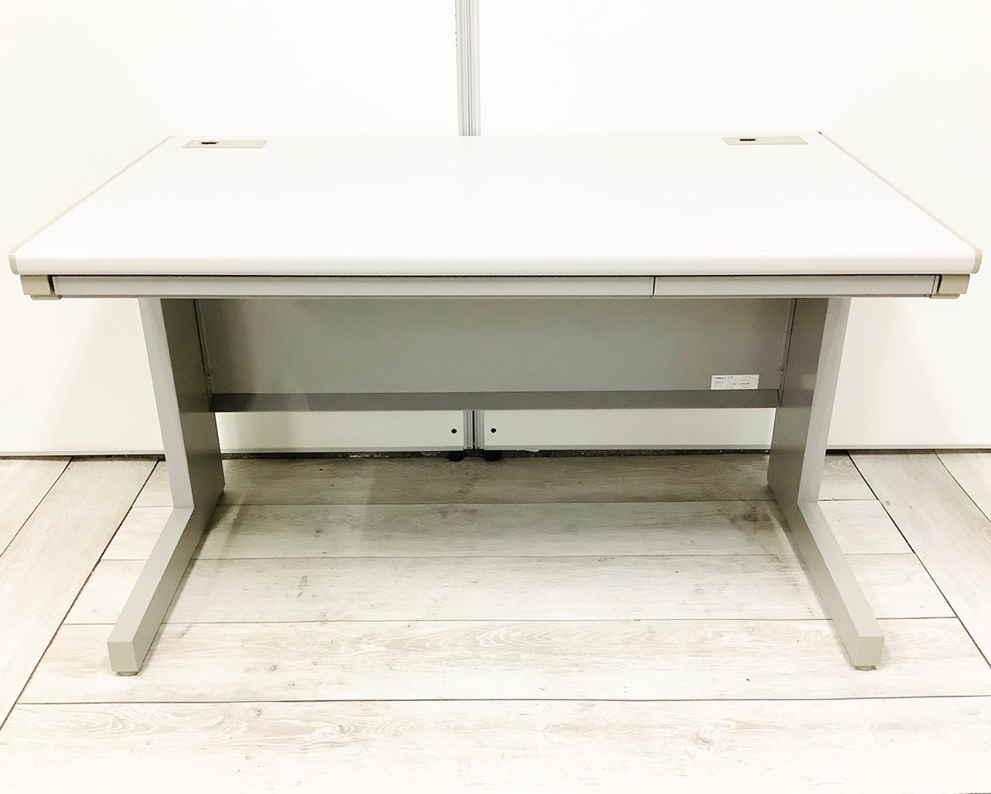 【中古】FEED ウチダ/UCHIDA 平机 385981 - 中古オフィス家具ならオフィスバスターズ