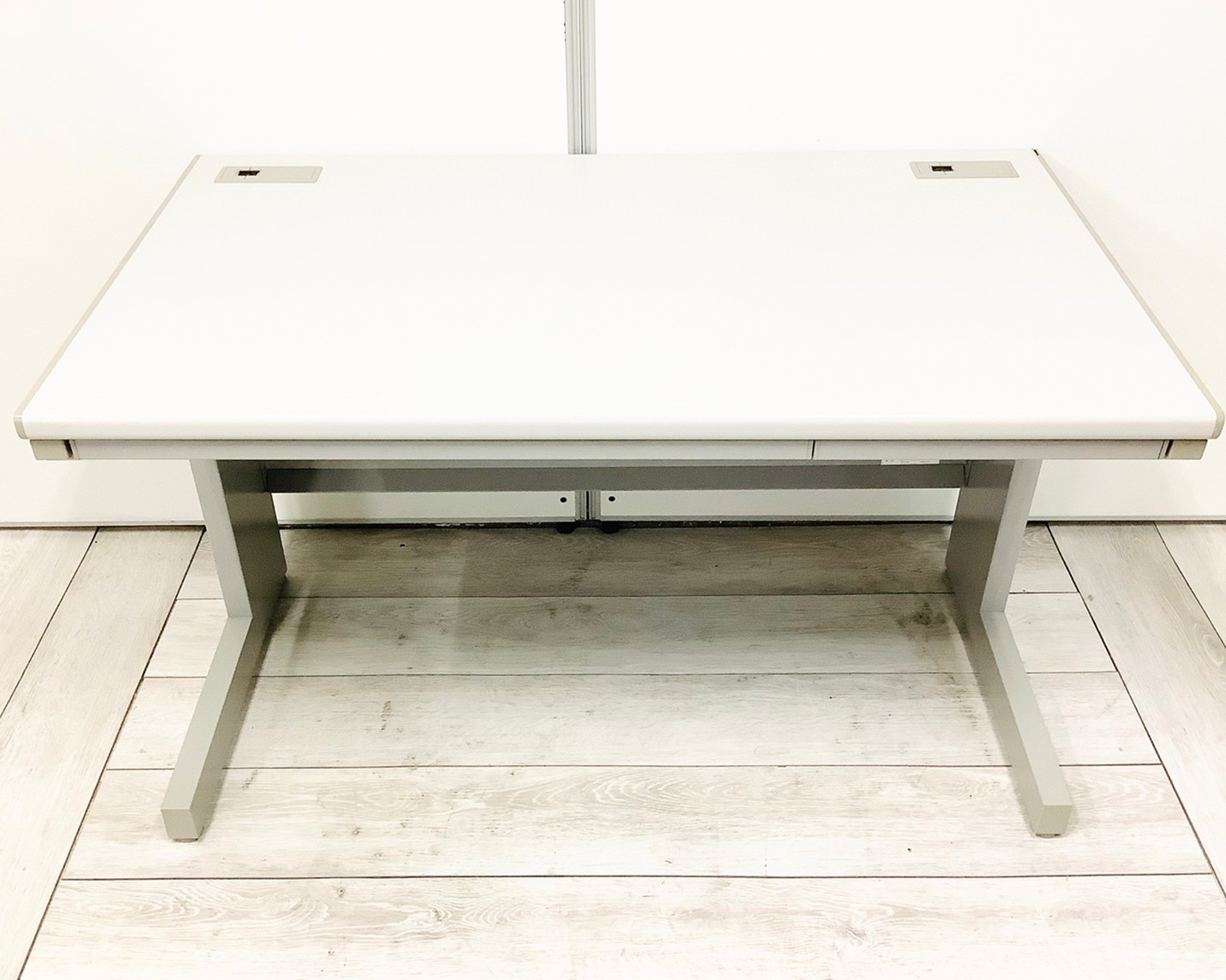 【中古】FEED ウチダ/UCHIDA 平机 385981 - 中古オフィス家具ならオフィスバスターズ