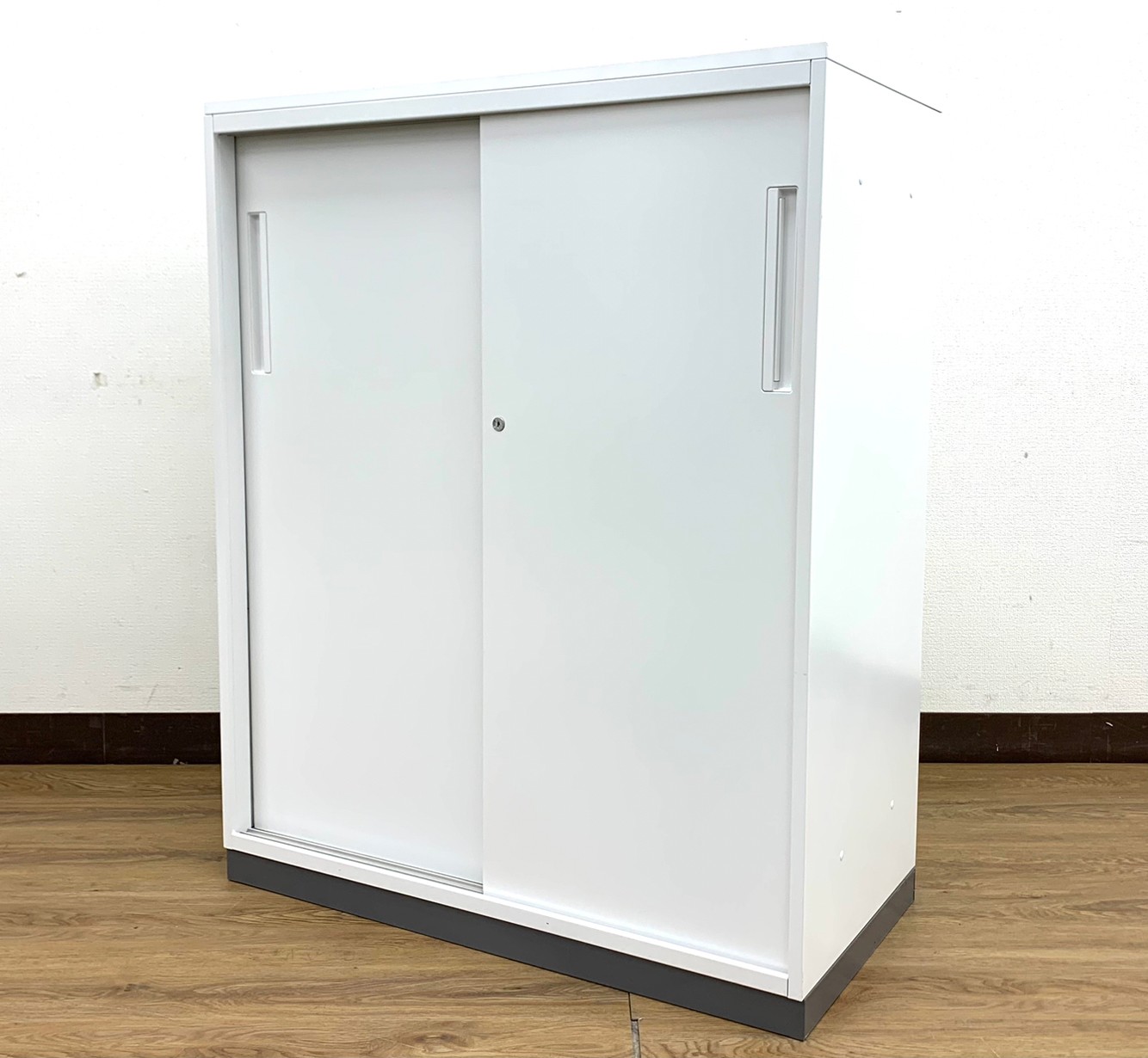 【中古】HSシリーズ 5-820-5242 N11 ウチダ/UCHIDA ローキャビネット／引き違い 386353 - 中古オフィス家具ならオフィスバスターズ